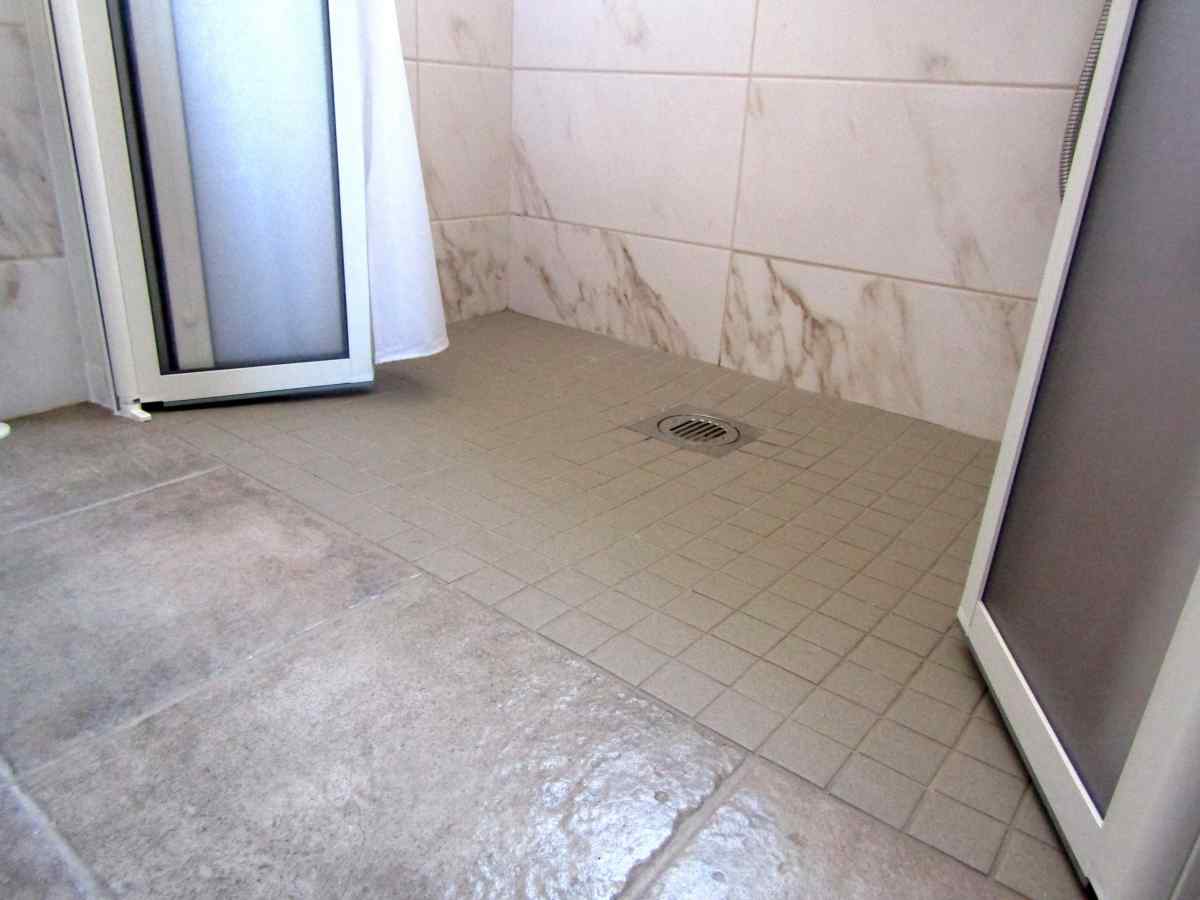 Level Access Shower Tray Enclosures with Half Doors