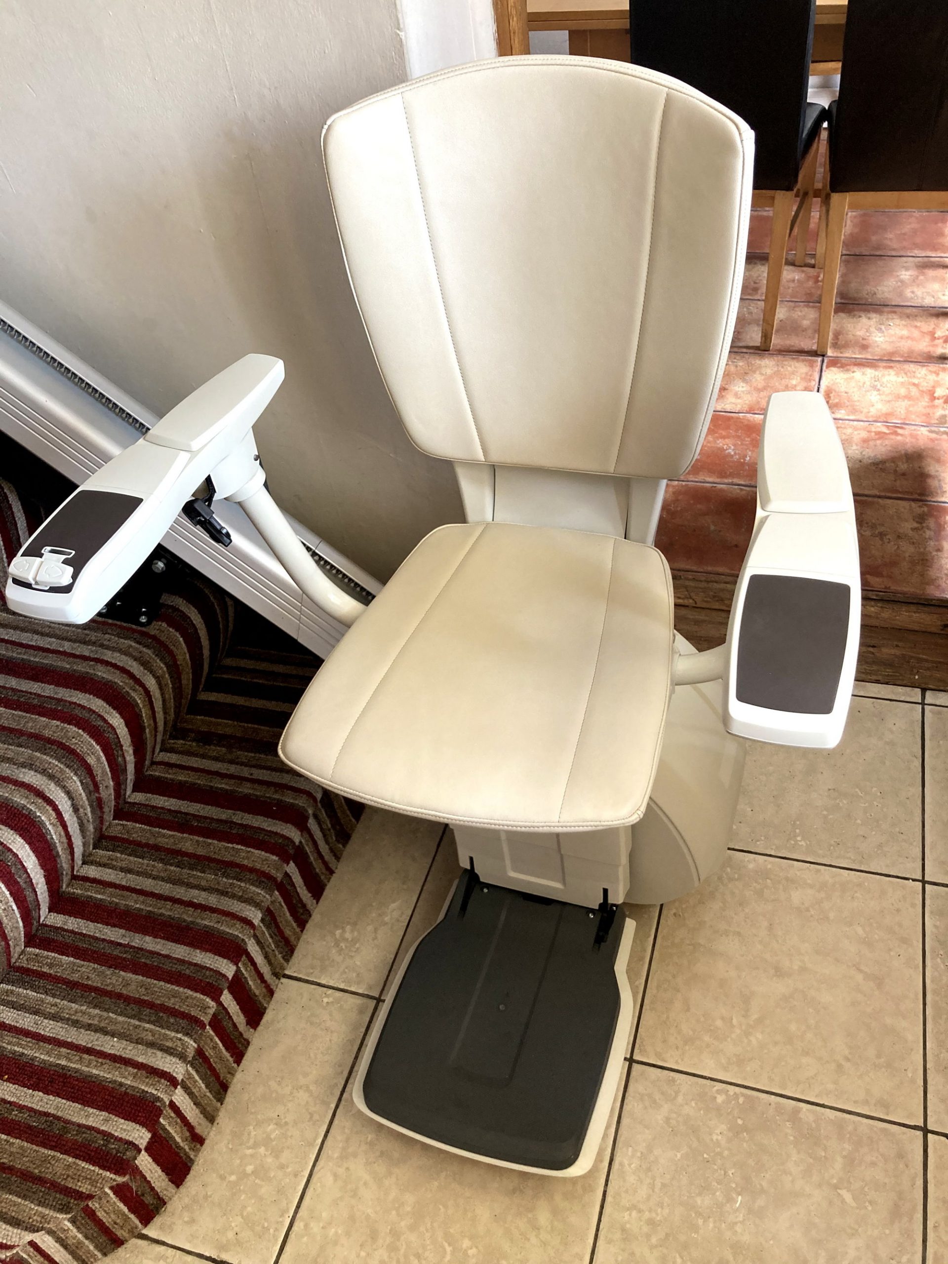 HomeGlide Extra Straight Stairlift